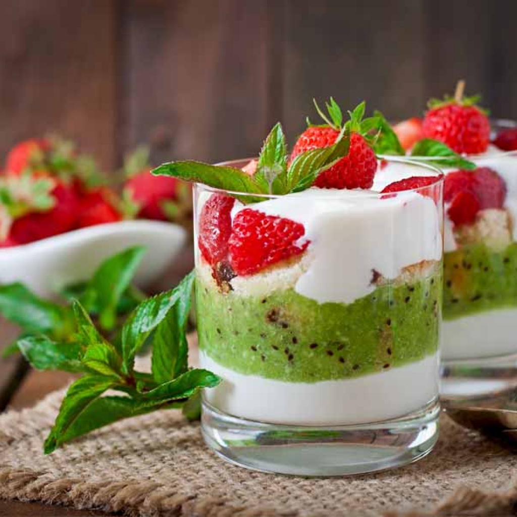 Frisches Kiwi-Kompott mit Zitronenverbene und Robiola-Käse | Jingold